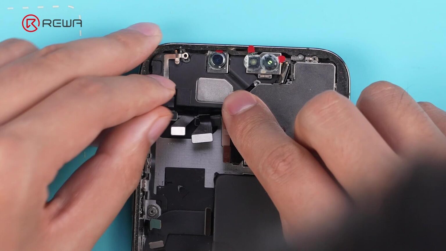 No-Solder Fix for Face ID Not Working on iPhone 13–15 Series (New ...